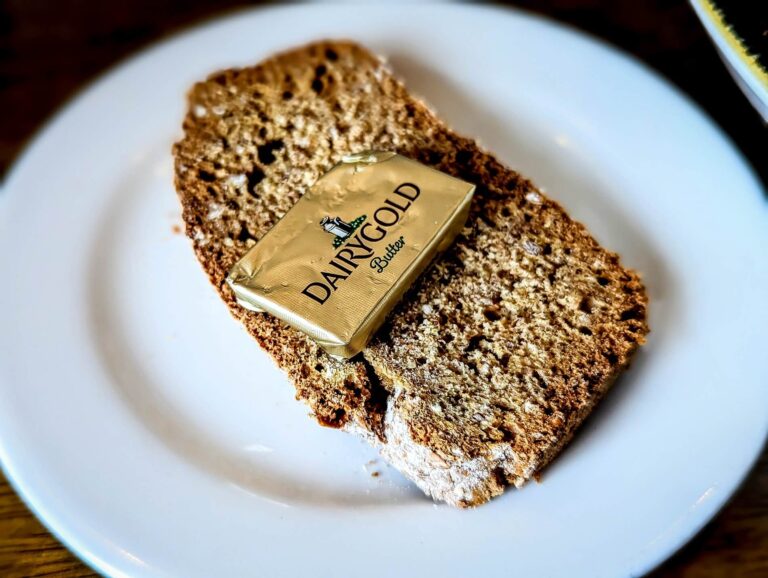What to Eat in Ireland: Must-Try Irish Dishes, Drinks & Snacks ...